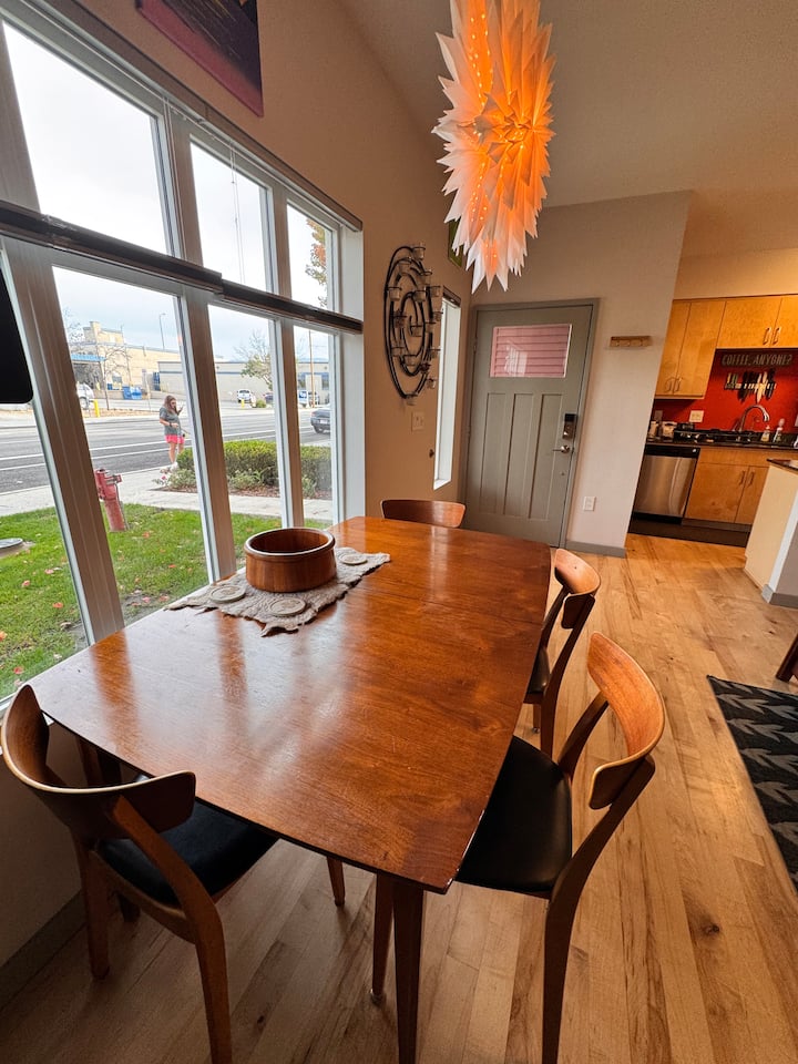 Sleek Downtown Walkable 3 Bedroom - Boise, ID