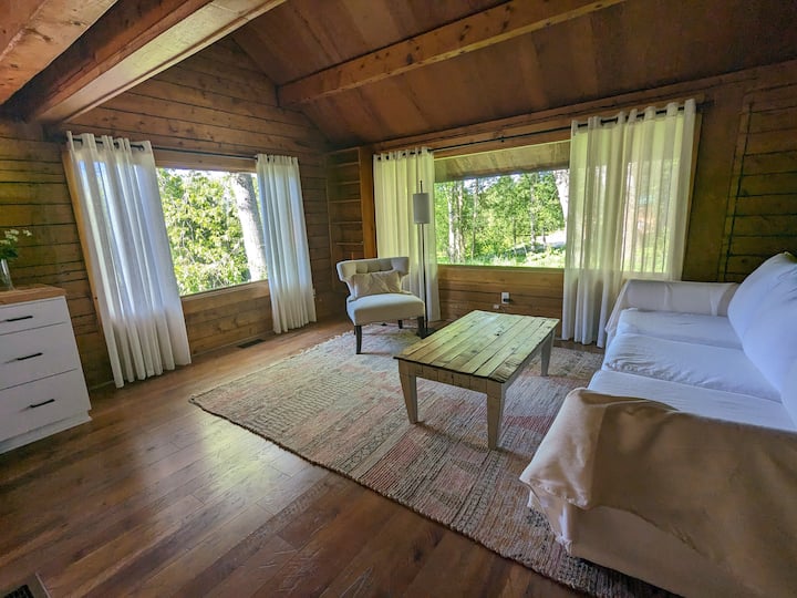 Log Cabin With Mountain Views - Palmer, AK