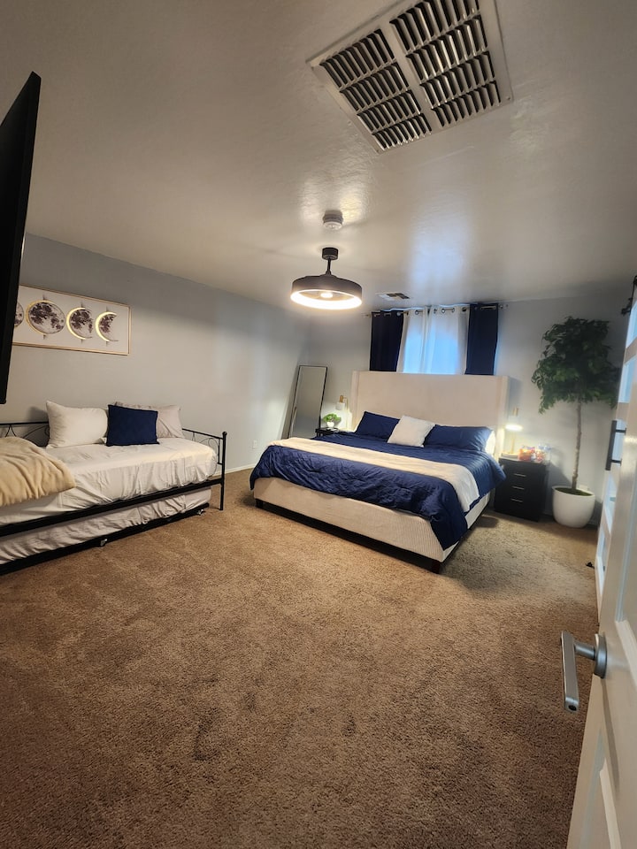 King Bed + Private Bath/shared Kitchen And Living - Surprise, AZ
