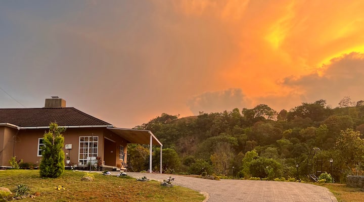 Zuhr (Tranquil Cottage) - 8.5 Acres - Vagamon