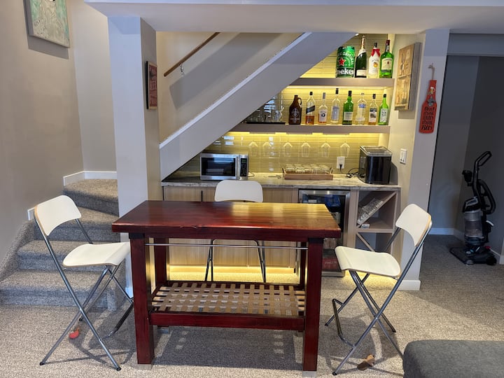 Walkout Basement Suite In Airdrie - Airdrie