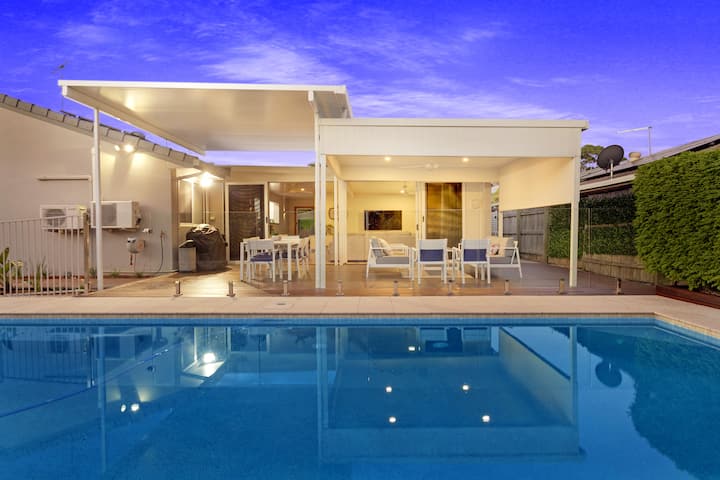 Brisbane-pet- Pool-large Groups-wheelchair - North Stradbroke Island