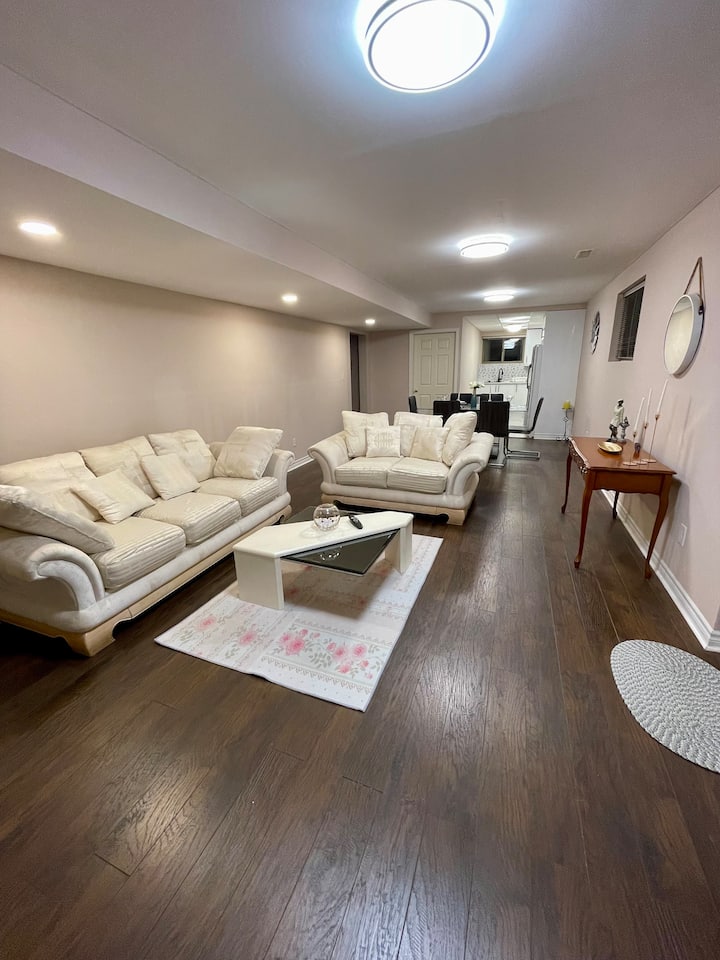 3-bedroom Basement With Separate Entrance-king Bed - Grosse Pointe, MI