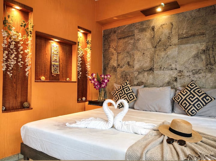 Quiet Sunrise · Lit King Size + Canapé · N° 1 Beach Cenote Market - Playa del Carmen