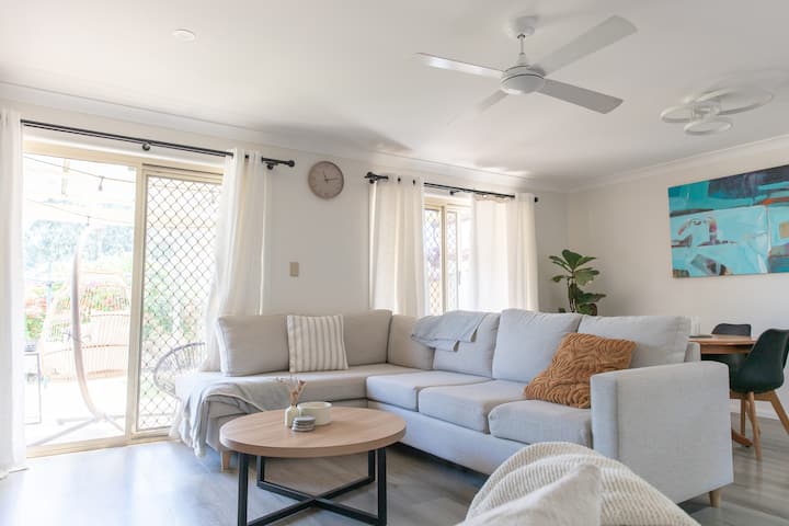 Bright And Central Home In Coffs Harbour - Coffs Harbour