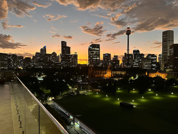 Stunning Sub-penthouse Apartment With City Views! - Sydney