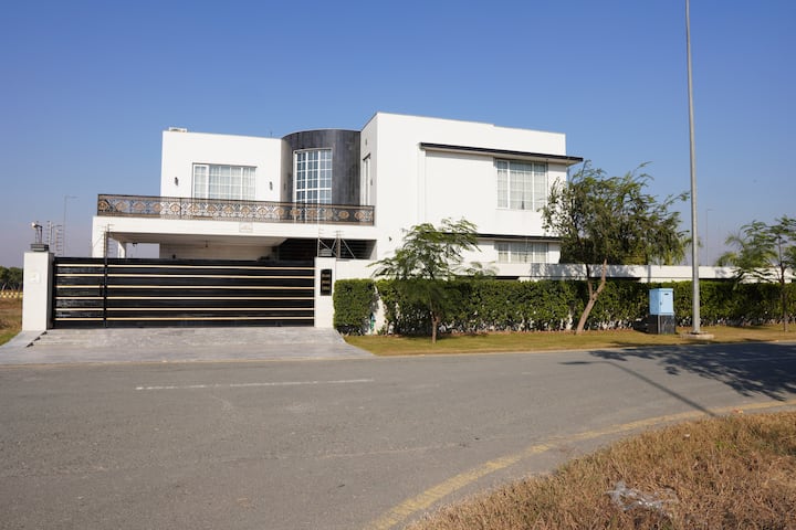 Luxurious Villa In Dha Phase 7 Lahore - Lahore