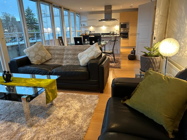 Queens Lane Penthouse Apartment, Free Parking - Aberdeen