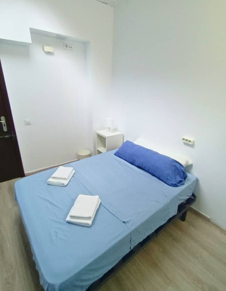 Habitación Privada Zona Estadio Bernabéu Y 10' Sol - Madrid