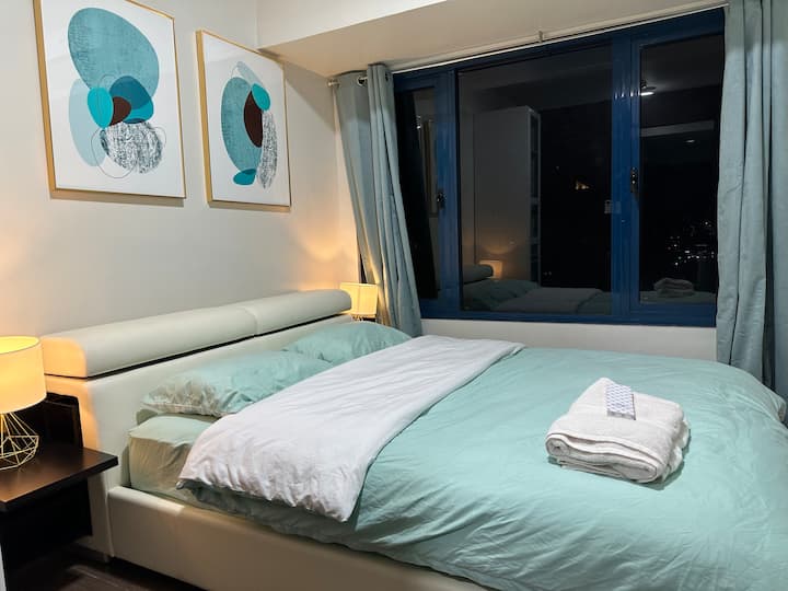 Queen Size Bed @Air, Ayala Ave Makati - Manila