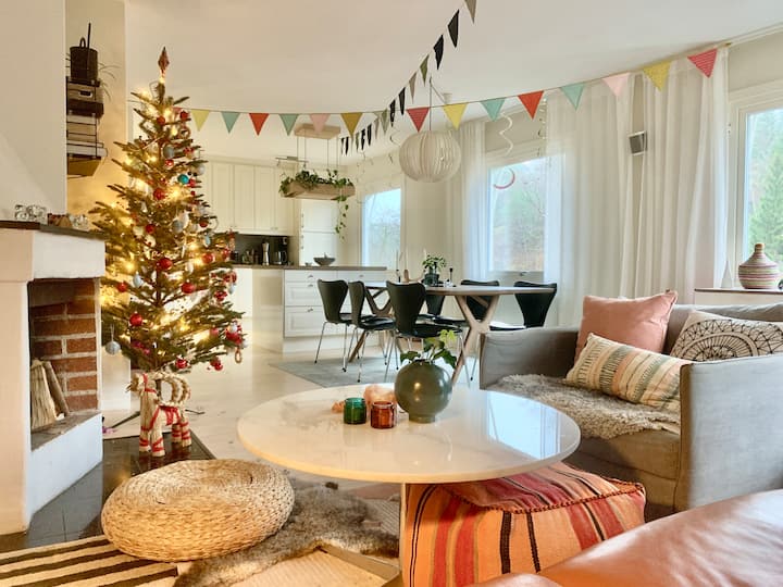 Festive House With Woodland And Creative Studio - Stockholm