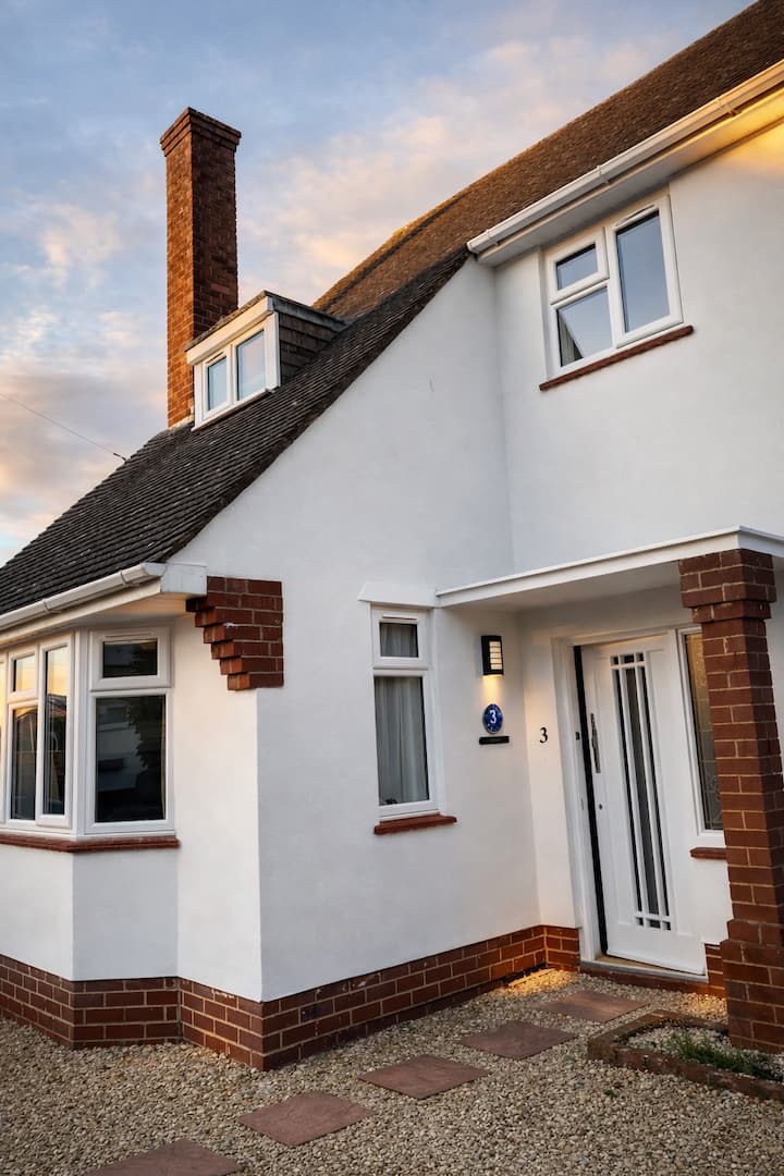 Beautifully Renovated Detached Home In Keynsham - Bristol