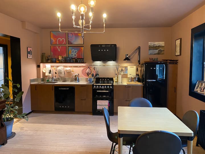 Central, Newly Renovated And Colorful Apartment - Oslo