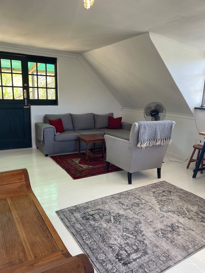 Upstairs On Hellier - Barrydale