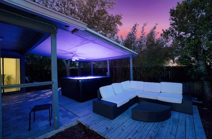Luxury Backyard Oasis W/hot Tub - TPC Sawgrass