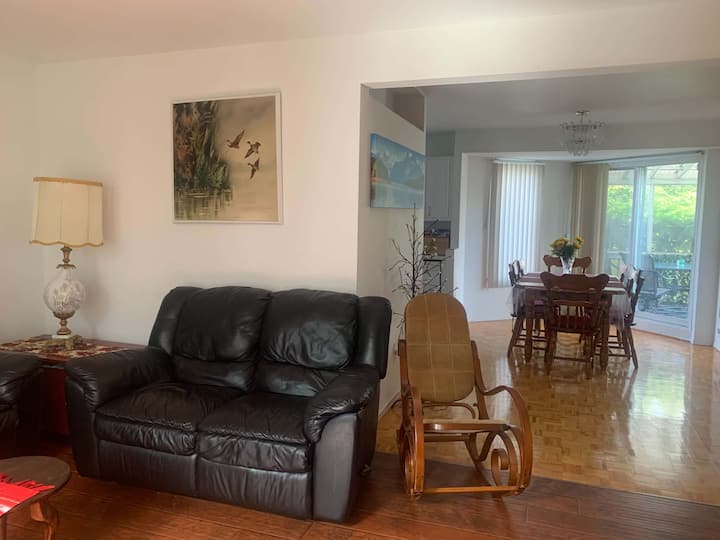 Cozy 3 Bd House Near Friendly And Safe Community - Laval