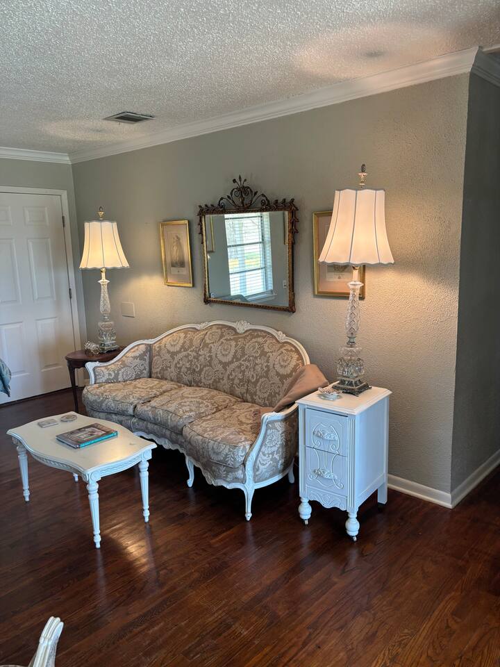 Cassie’s Cottage - Canton, TX
