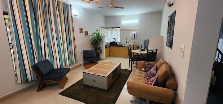Spacious One Bedroom Service Apartment 102 - Mysuru