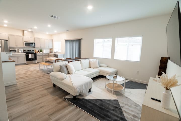 Elk Grove Home | Patio & Bbq Grill |15min Downtown - Elk Grove, CA