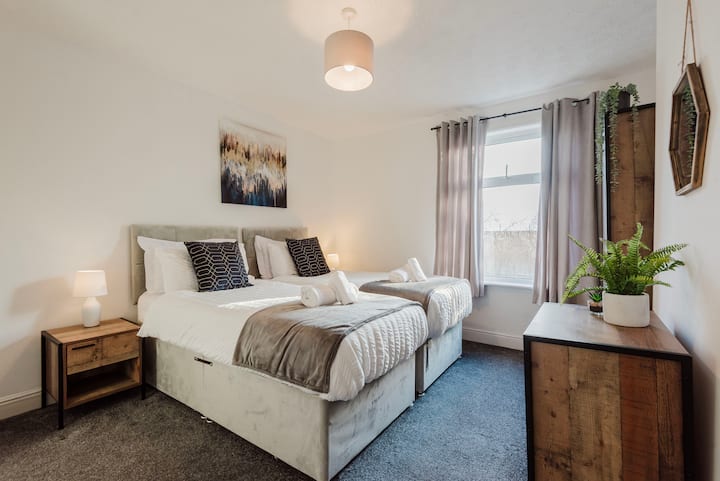 Free Parking, Late Check Out Coop Etihad 3b House - Manchester