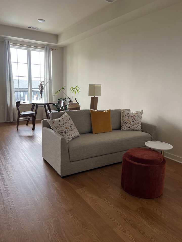 Chic Modern 1b 1ba Condo East-downtown - Nashville, GA