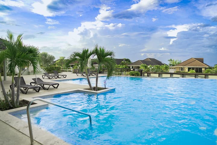 Modern, Family 3br W/ Beach Access & Solar Power - Jamaica