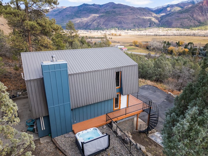Epic Mountainside Cabin W/ Animas Views & Hot Tub - United States