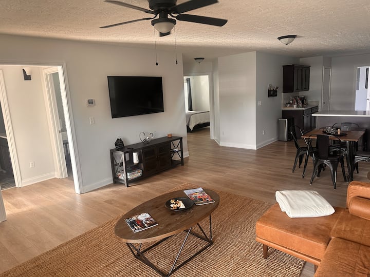 Modern-comfortable 3br 2 Baths 
Free Ev Charging - Elizabethtown, KY