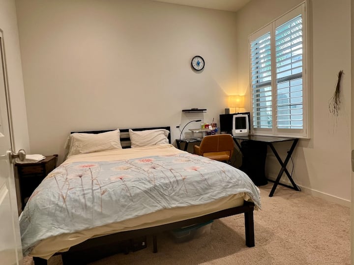 Private Bedroom W/ Own Bath W/d 30 Days+ Female - Irvine, CA