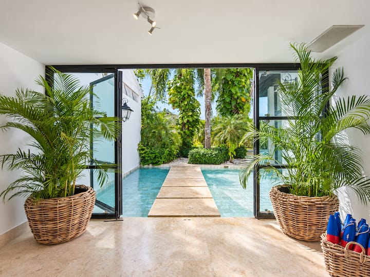 Lion Quay House | Fine Art & Caribbean Living - La Romana