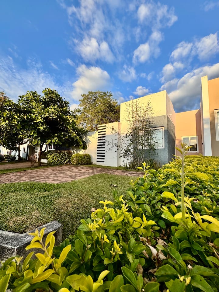 Casa Completa De Fácil Acceso - Turismo O Trabajo. - El Salvador