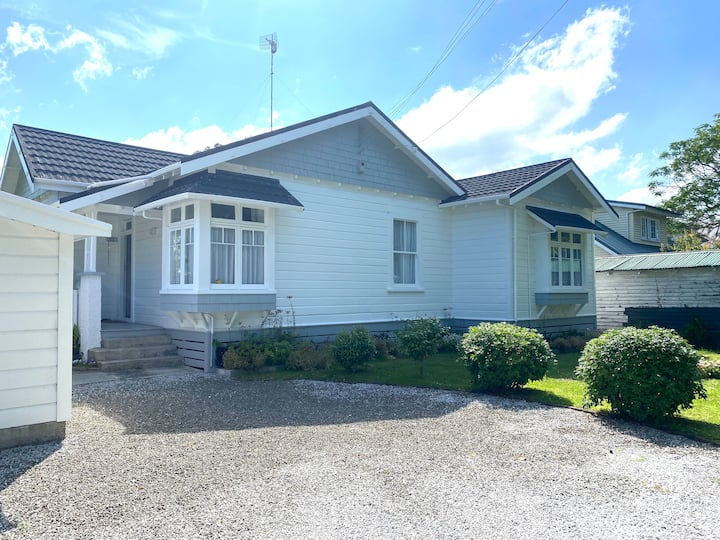 Stunning Riverside Holiday Home - Gisborne