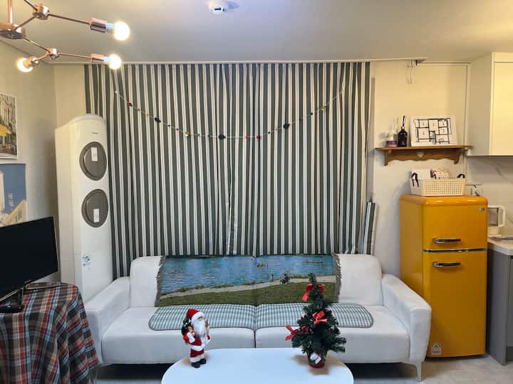 No Share / Urban Cottage Embraced By National Park - 성사1동