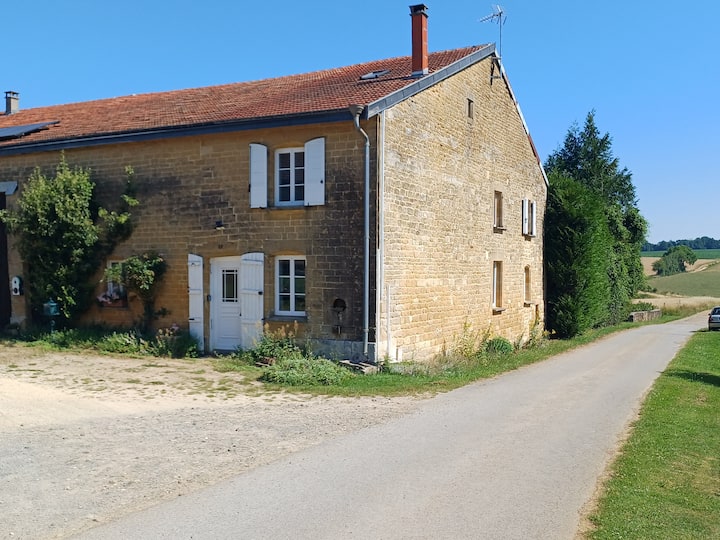 Le Nid Des Hirondelles Avec Borne De Recharge - Ardennes