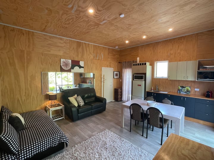 Elegant Shed- Minutes To Magical Mangawhai Beaches - マンガウハイ