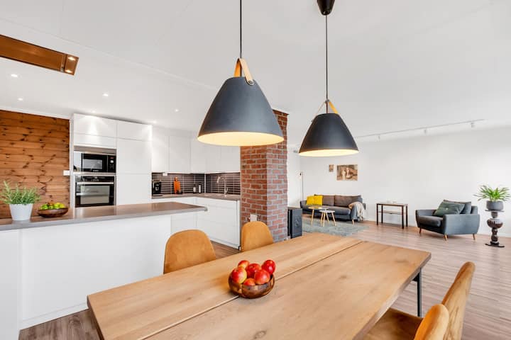 Romslig Hus Med Sentral Beliggenhet - Tromsø