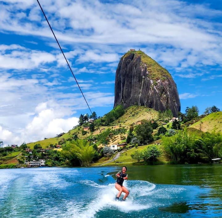 Moderna Con Muelle Piscina - Guatape