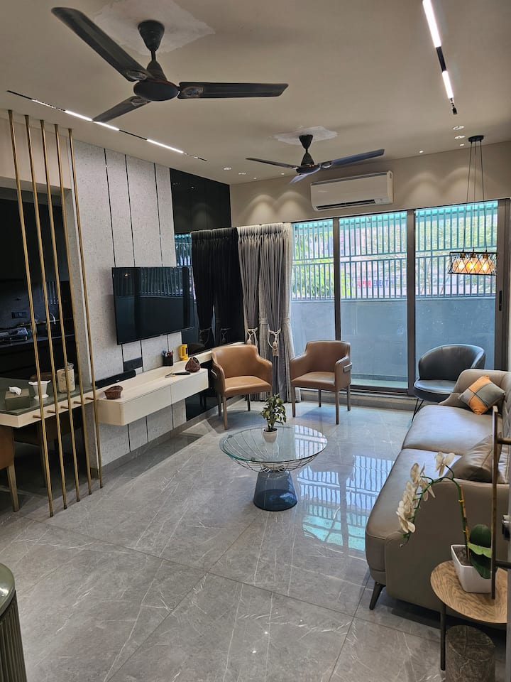 Art Inspired Designer Apartment. - Ahmedabad