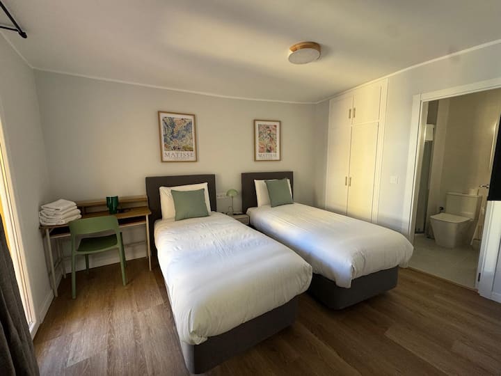 Hostal Guzmán El Bueno By Gaiarooms. Doble 2 Camas - León, Spain