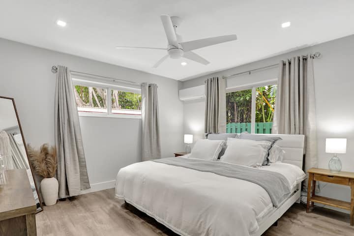Coastal Escape W. Outdoor Patio - 1 Block To Beach - Pompano Beach, FL