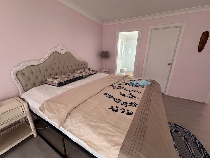 King-bed Room No.6 With Private Bath - Saint Andrews