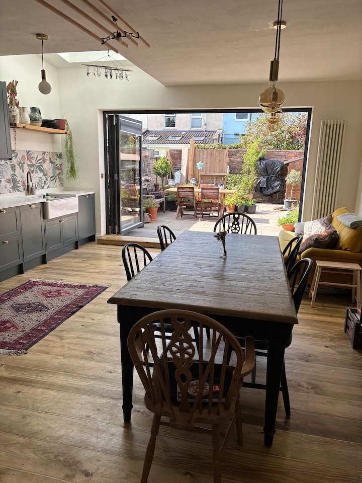 Lovely Home, In Great Location - Bristol