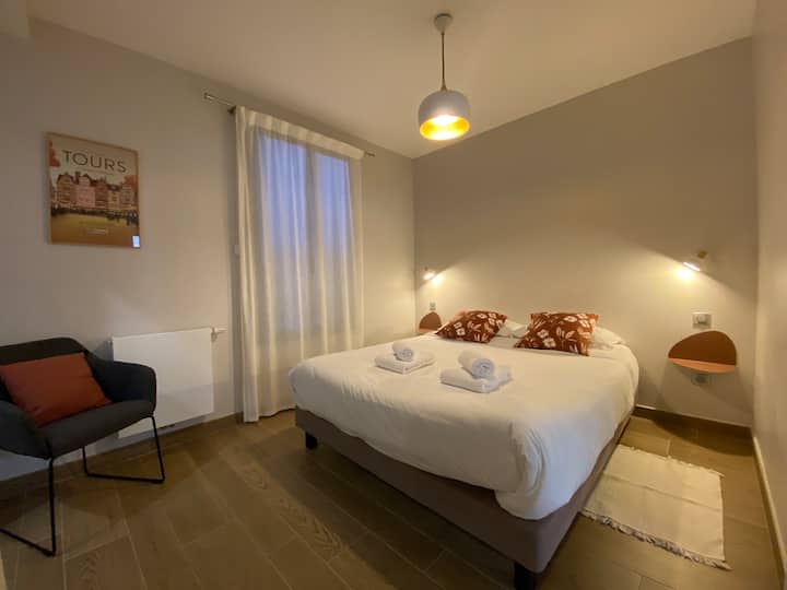 Appartement Plain-pied + Parking Au Centre-ville - Tours