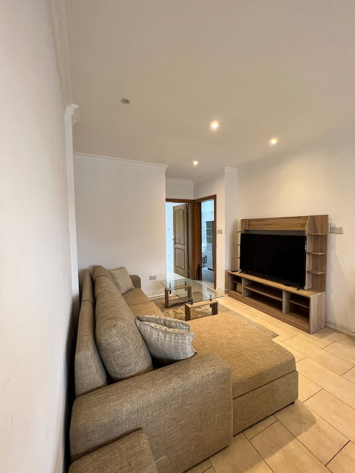 Cute Cozy 1b In Dzorwulu, Accra - Accra