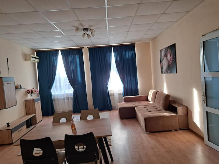 Чудова простора квартира центр - Uzhhorod