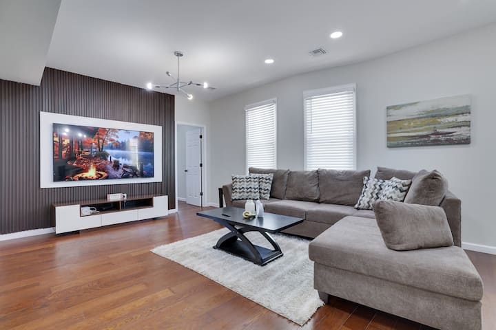 The King -R&j Apartments - Newark, NJ