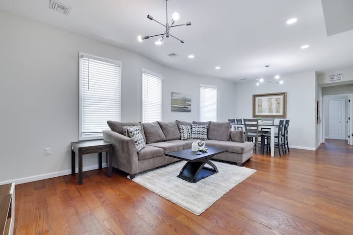 Spacious 4br Oasis | Near Newark Airport & Nyc - Newark, NJ