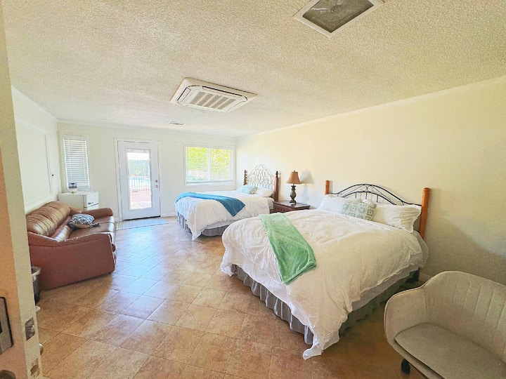 Gainsborough Garden Retreat - Pasadena, CA