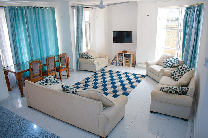 Nyal Iliemra-2brapt-netflix&wifi - Mombasa