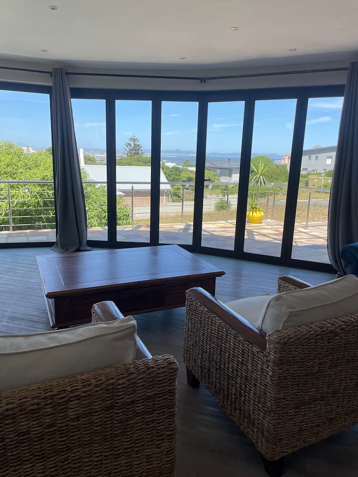 Bird’s View Home Min 10 Nights (10dec-10jan) - Fisherhaven